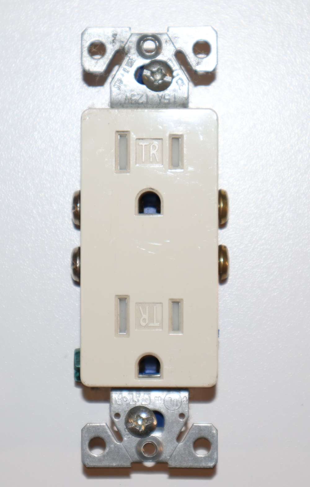 Supplies Depot: Cooper-Eagle TR1107GY-BOX 15A 125V 2 Pole 3 Wire Tamper ...